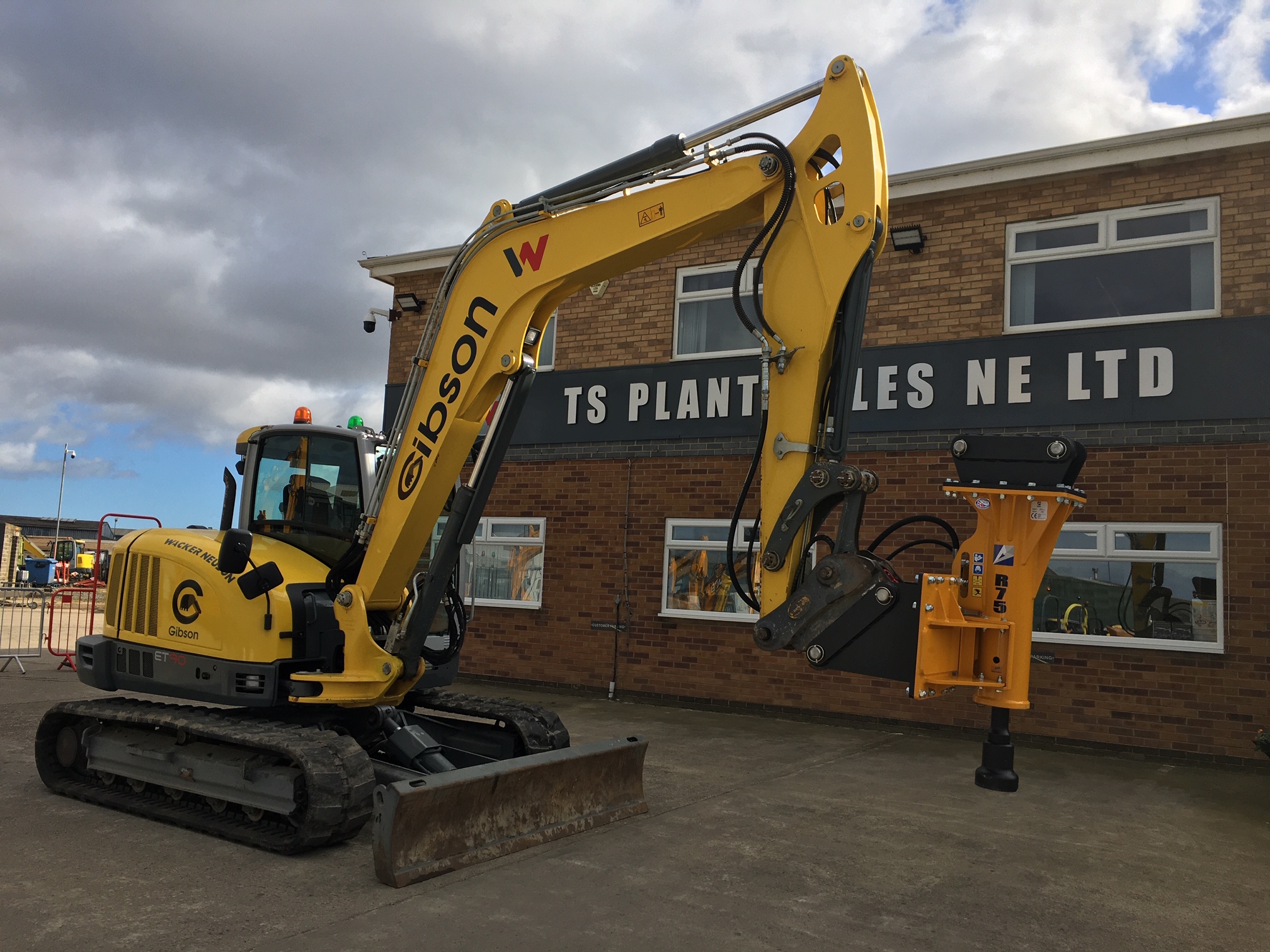 Tim Gibson Ltd invests in a 2017 Wacker Neuson ET90 excavator with a ...